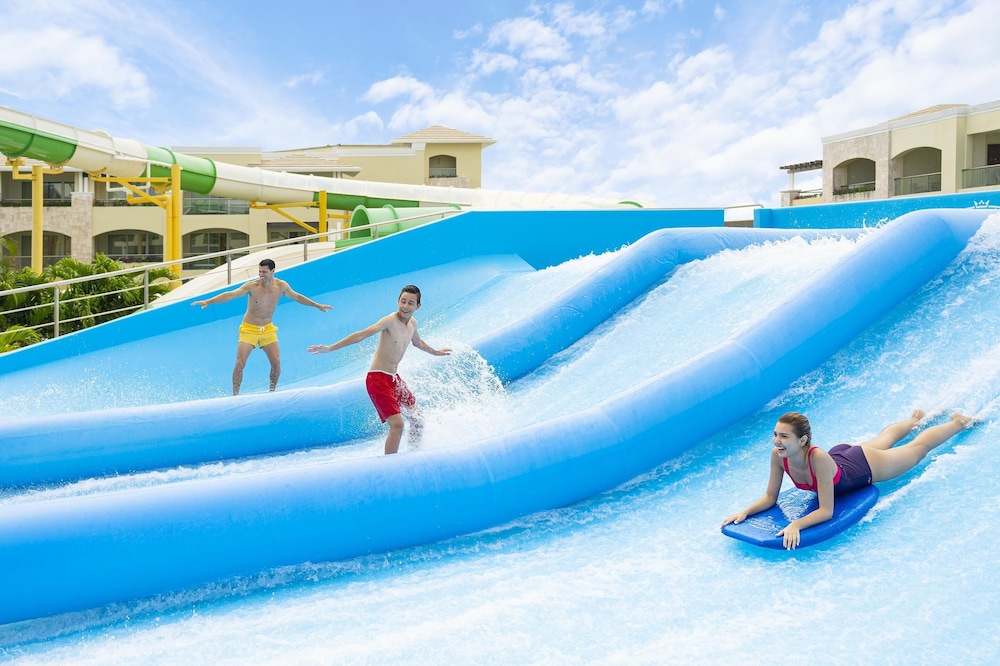 5 Best Resorts in Cancun and Riviera Maya for Big Families